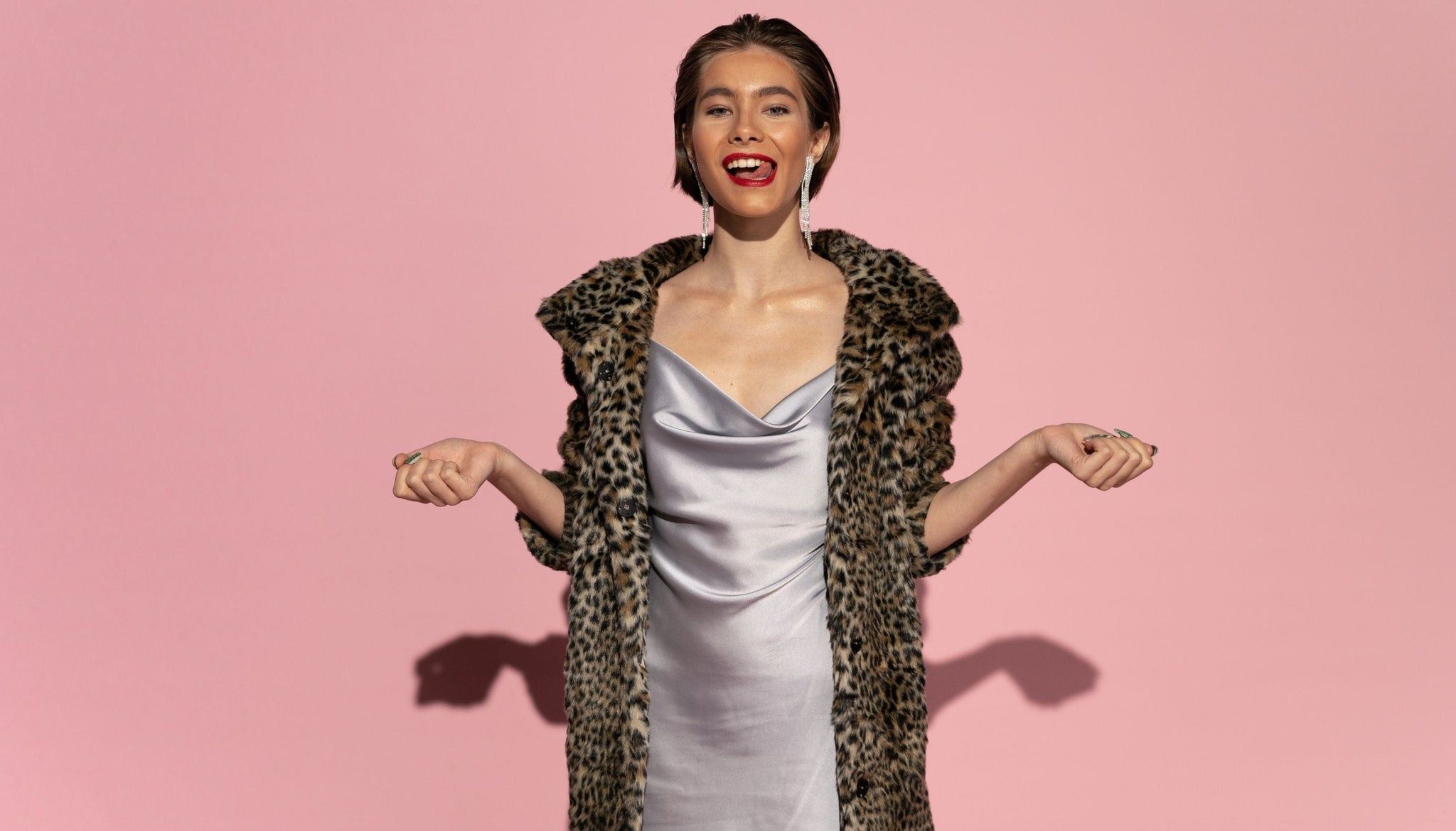 Quel Manteau avec une Robe Courte ? Astuces Style